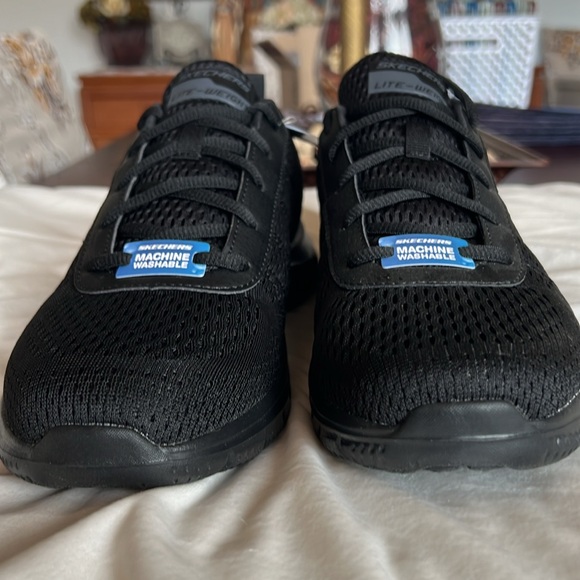 Skechers | Shoes | Sketchers Machine Washable With Memory Foam Sneakers ...